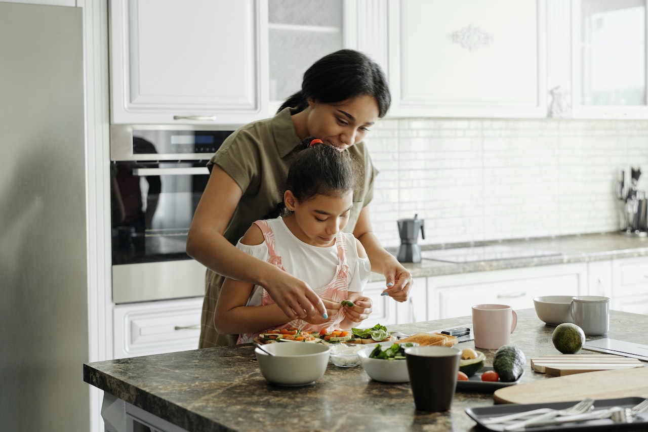 Food Guide for Clean Eating & Avoiding Chemicals - Organic Traditions